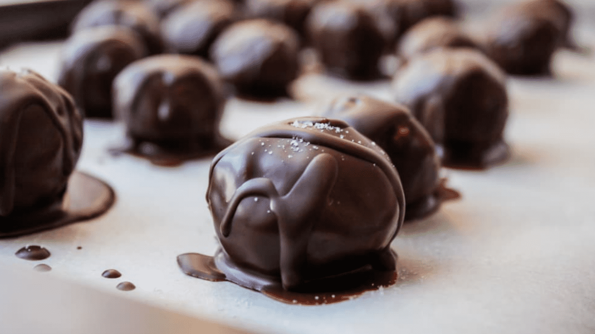 25 Vegan Desserts to Fuel Your Sweet Cravings the Healthy Way